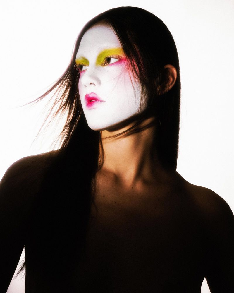 ABBEY FOUTS BY YANRAN XIONG (Iris Covet Book)