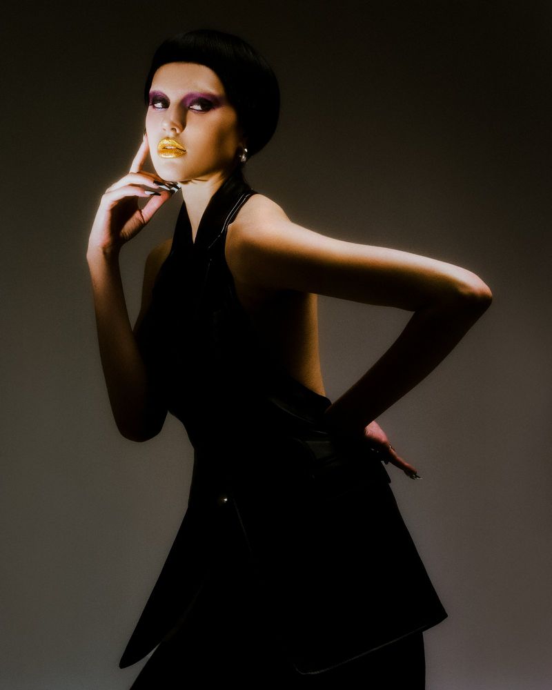 ABBEY FOUTS BY YANRAN XIONG (Iris Covet Book)