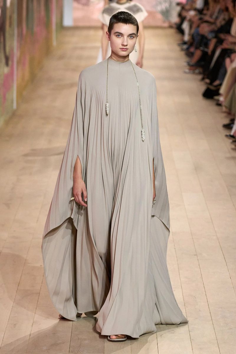 Dior Fall 2023 Couture Show (Dior)