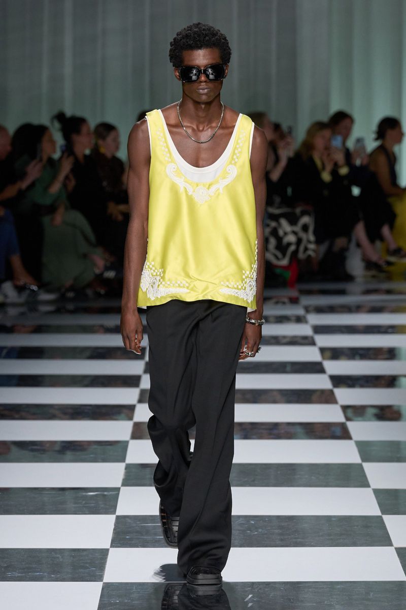 Versace S/S 24 Show (Versace)