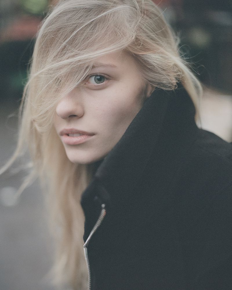 Annie in London (Portrait)