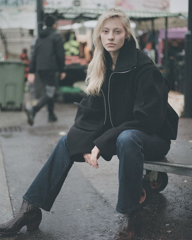 Annie in London (Portrait)