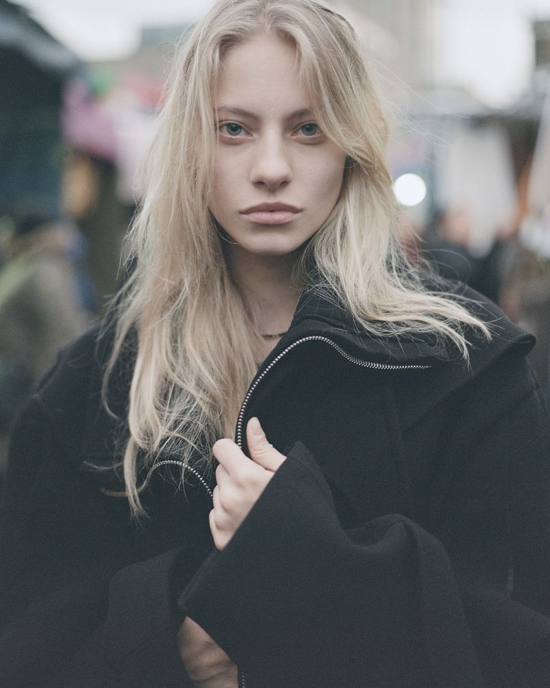 Annie in London (Portrait)