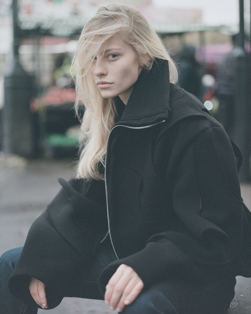 Annie in London (Portrait)