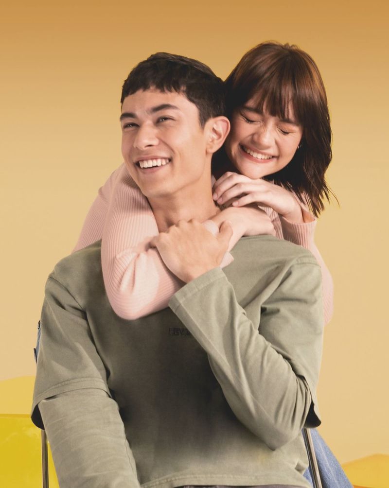 LEVI'S ITS GIFTING SEASON Christmas Campaign 2023 by Wanda Domingo (Levi's)