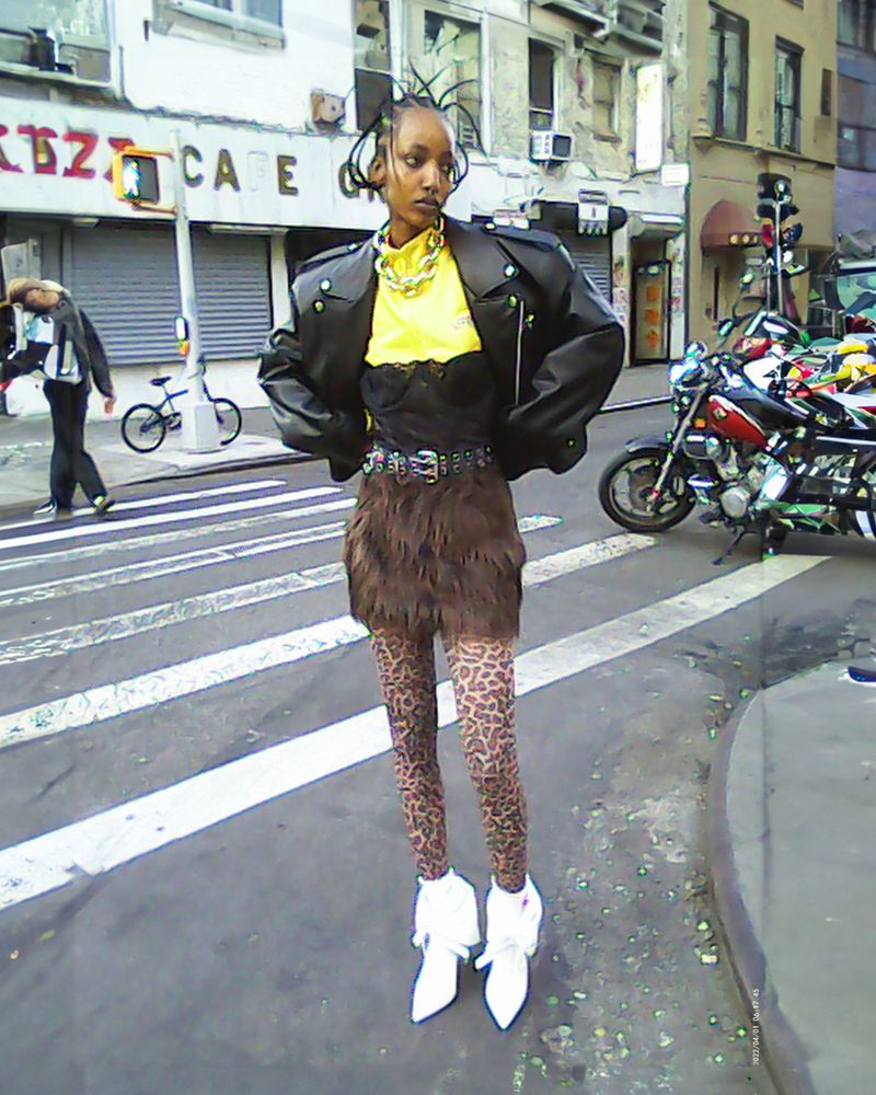 LOOK 218 DIVINE (LOOK ONE)