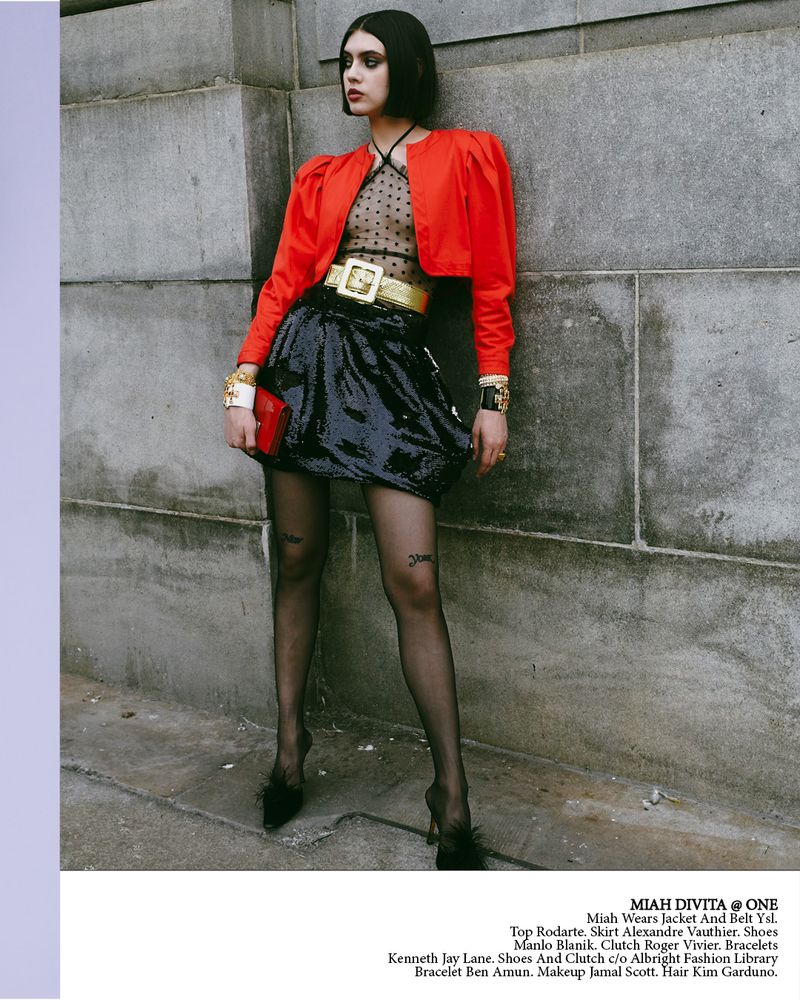 MATERIAL GIRLS (LOOK ONE)