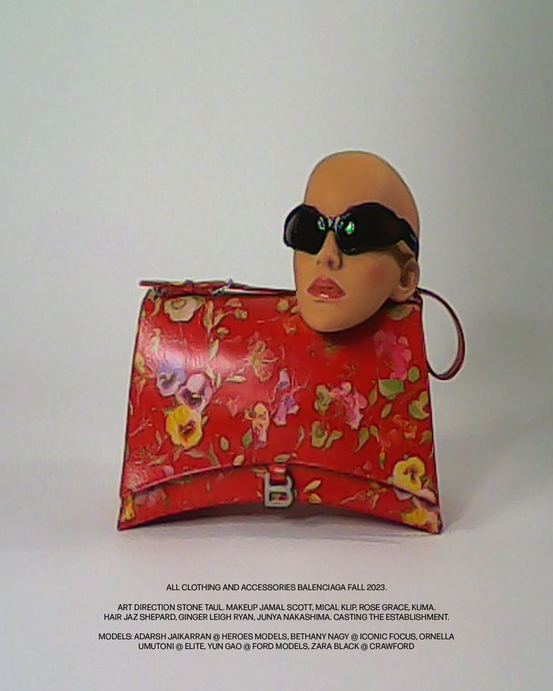 FUTURE PRESENT (LOOK ONE)