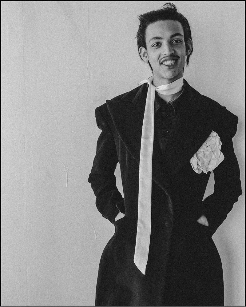 FUTURE PRESENT (LOOK ONE)