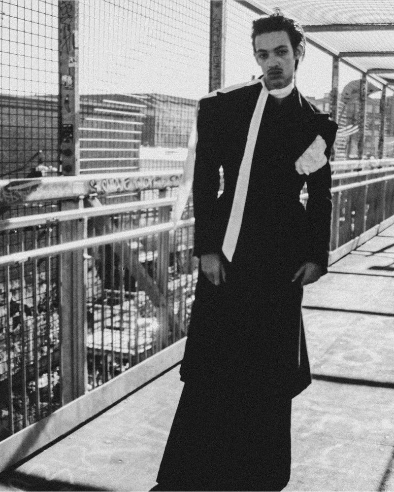 FUTURE PRESENT (LOOK ONE)