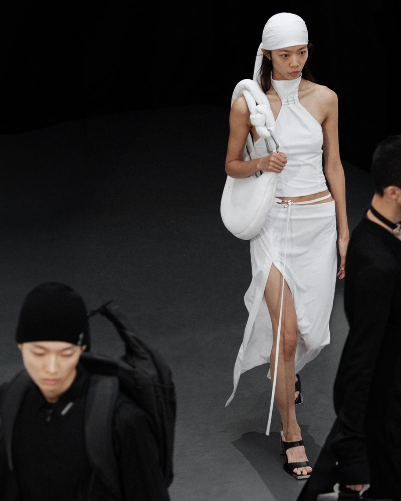 Heliot Emil SS25 Backstage (Heliot Emil)