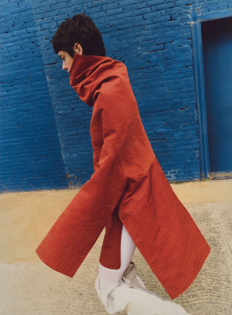 Dynamic Threads (One Magazine)