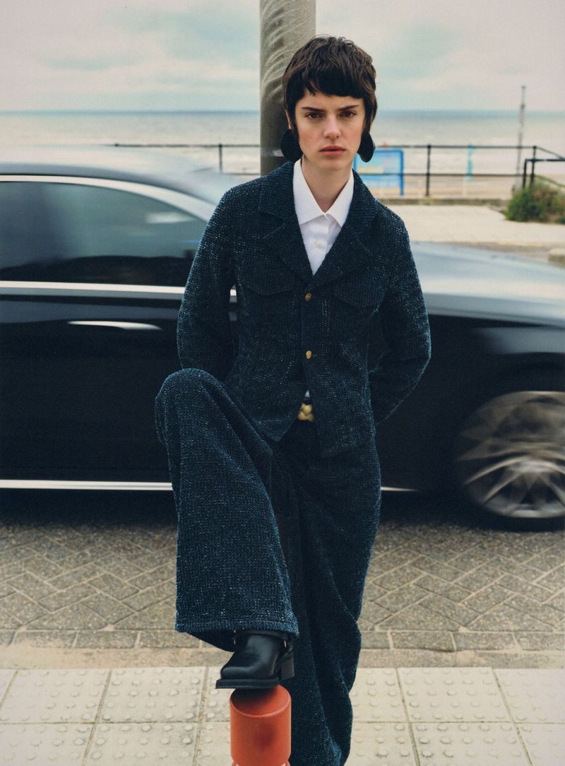 Dynamic Threads (One Magazine)