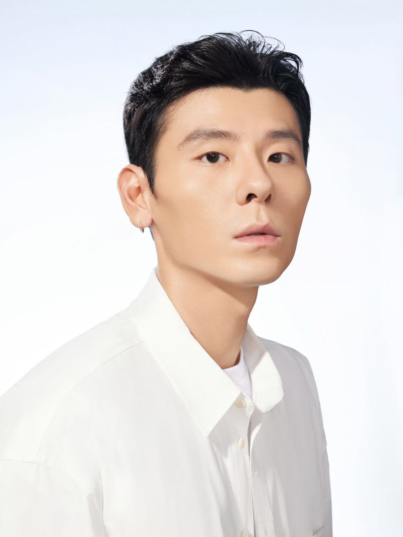 Amy Chen, Qiming Jiang ,Yetong for NARS Super Square Bottle ad 2024 ...