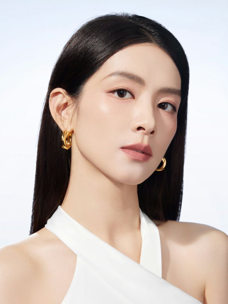 Amy Chen, Qiming Jiang ,Yetong for NARS Super Square Bottle ad 2024 (Nars Cosmetics)