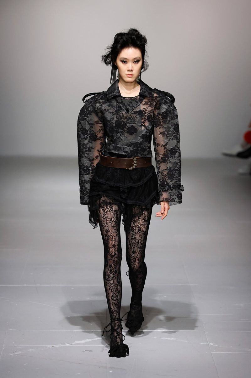 Yuhan Wang F/W 24 Show (Yuhan Wang)