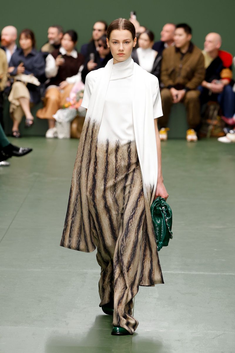 Loewe F/W 24 Show (Loewe)