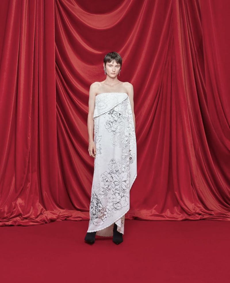 Balenciaga S/S 24 Show (Balenciaga)