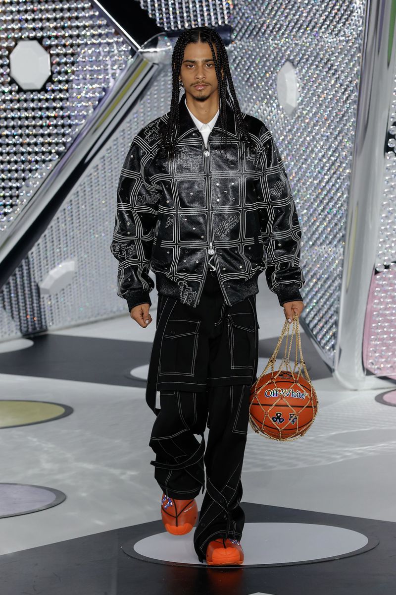 Off-White F/W 24 Show (Off-White)