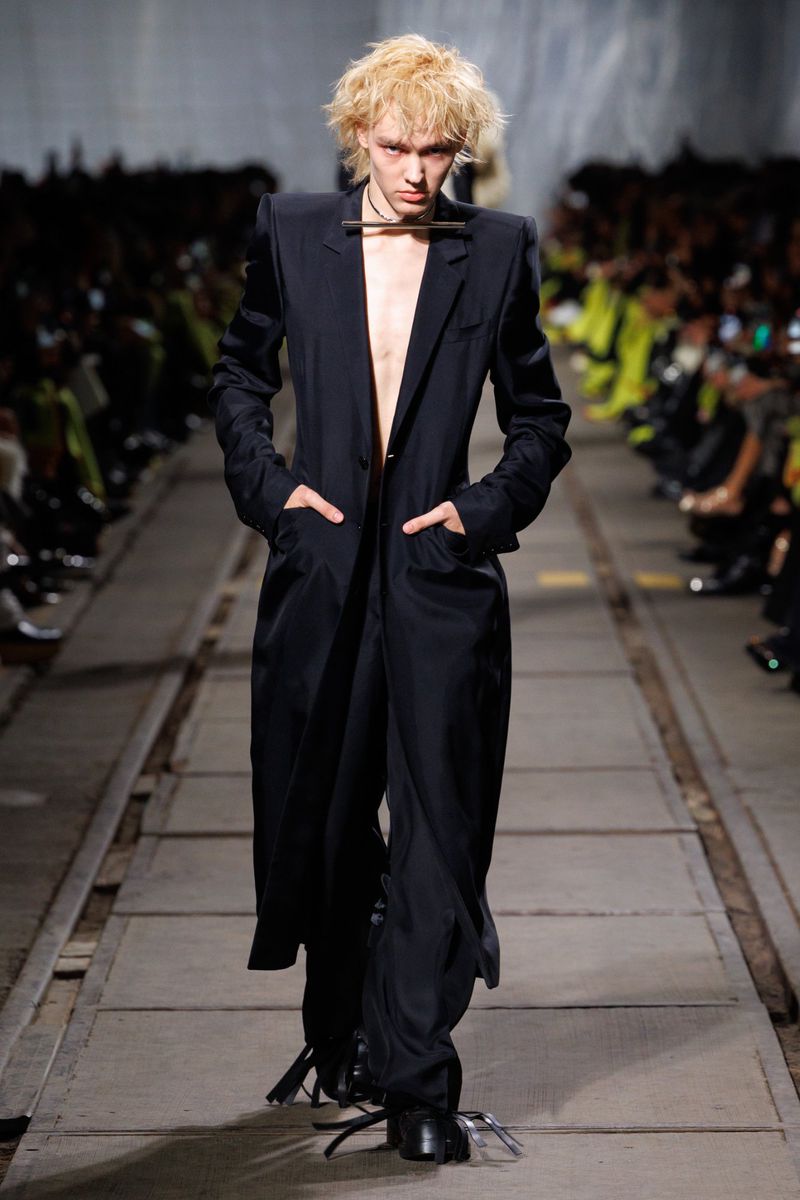 Alexander McQueen F/W 24 Show (Alexander McQueen)