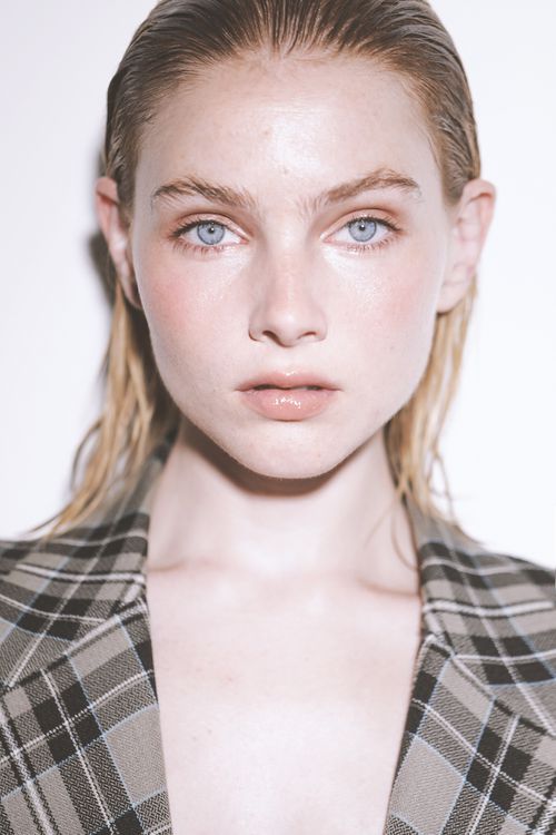 Caroline Hahn - Model - detail by client