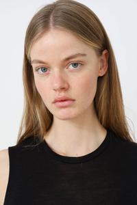 Laura Rose - Model - Featured