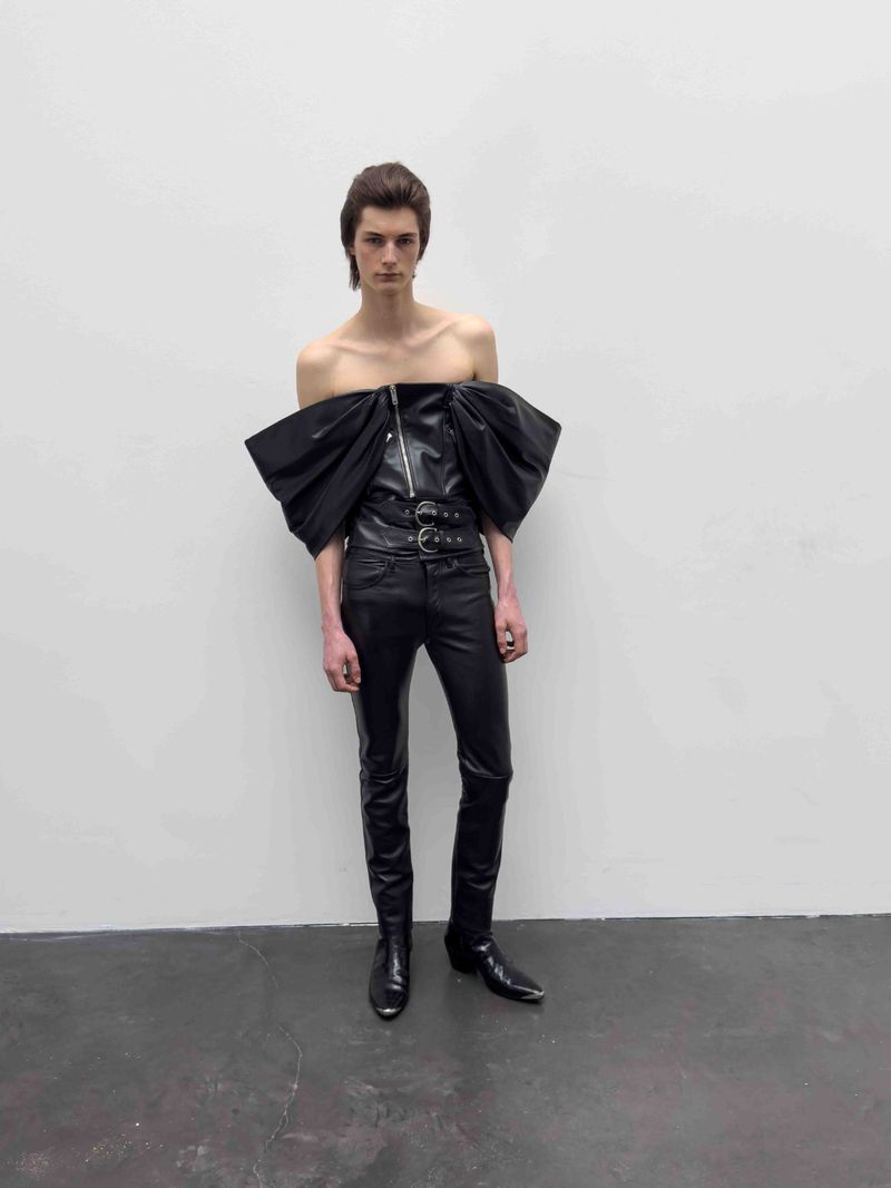 Embrace / Pavel Golik (Replica Man Magazine)