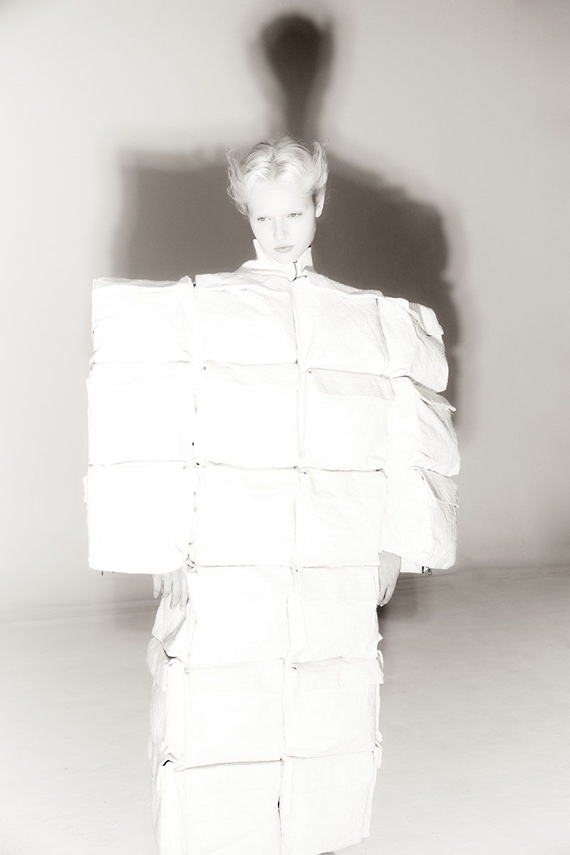 Curved Gravity (Le Mile Magazine)