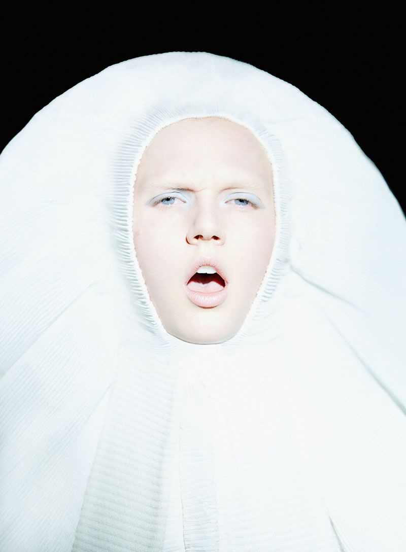 Curved Gravity (Le Mile Magazine)