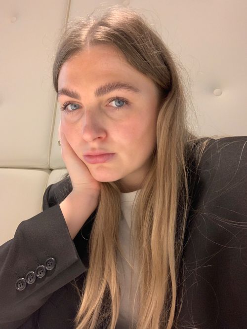 Hannah Baxter - Fashion Editor/Stylist Profile - Photos & latest news