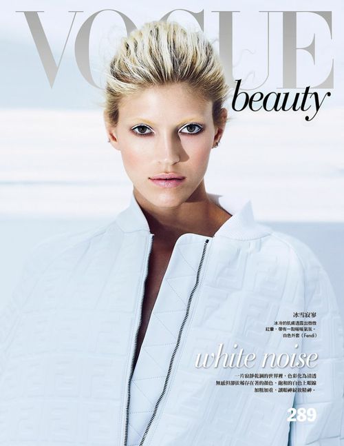 Devon Windsor - Model - detail by client