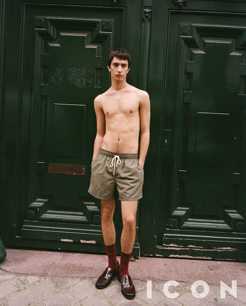 Bano En Tierra (El Pais Icon Magazine)