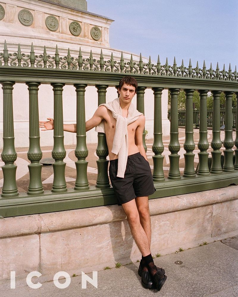 Bano En Tierra (El Pais Icon Magazine)