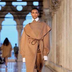 Ali Dansky - Model Profile - Photos & latest news