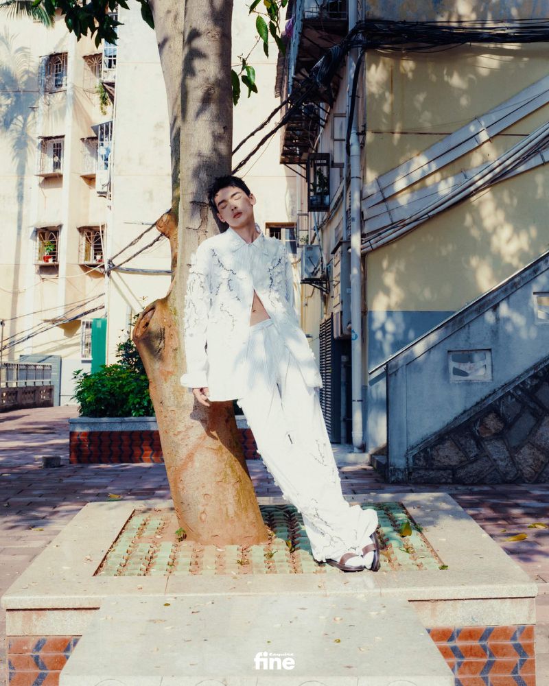 Towards the distance, towards the heart (Esquire China)