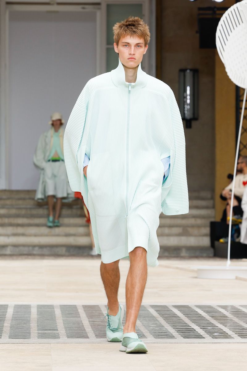 Homme Plisse Issey Miyake S/S 25 Show (Issey Miyake)