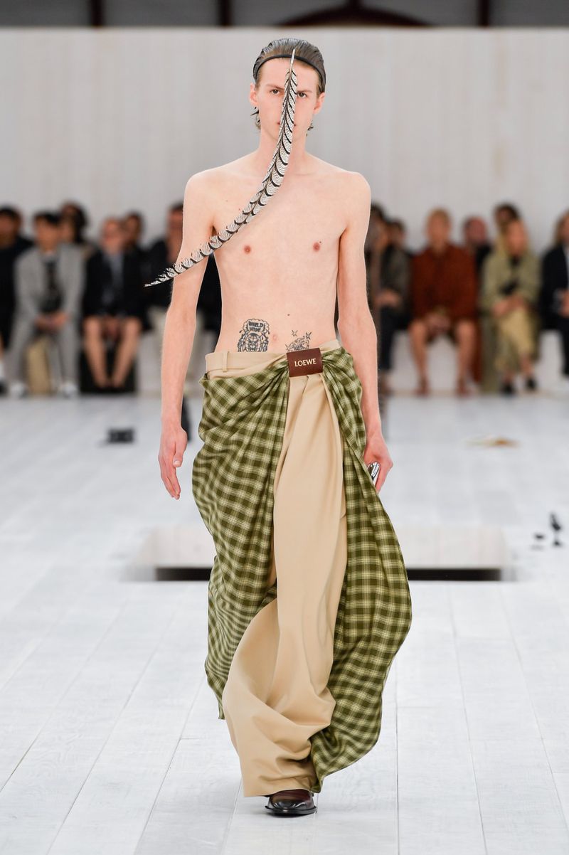 Loewe S/S 25 Men's Show (Loewe)