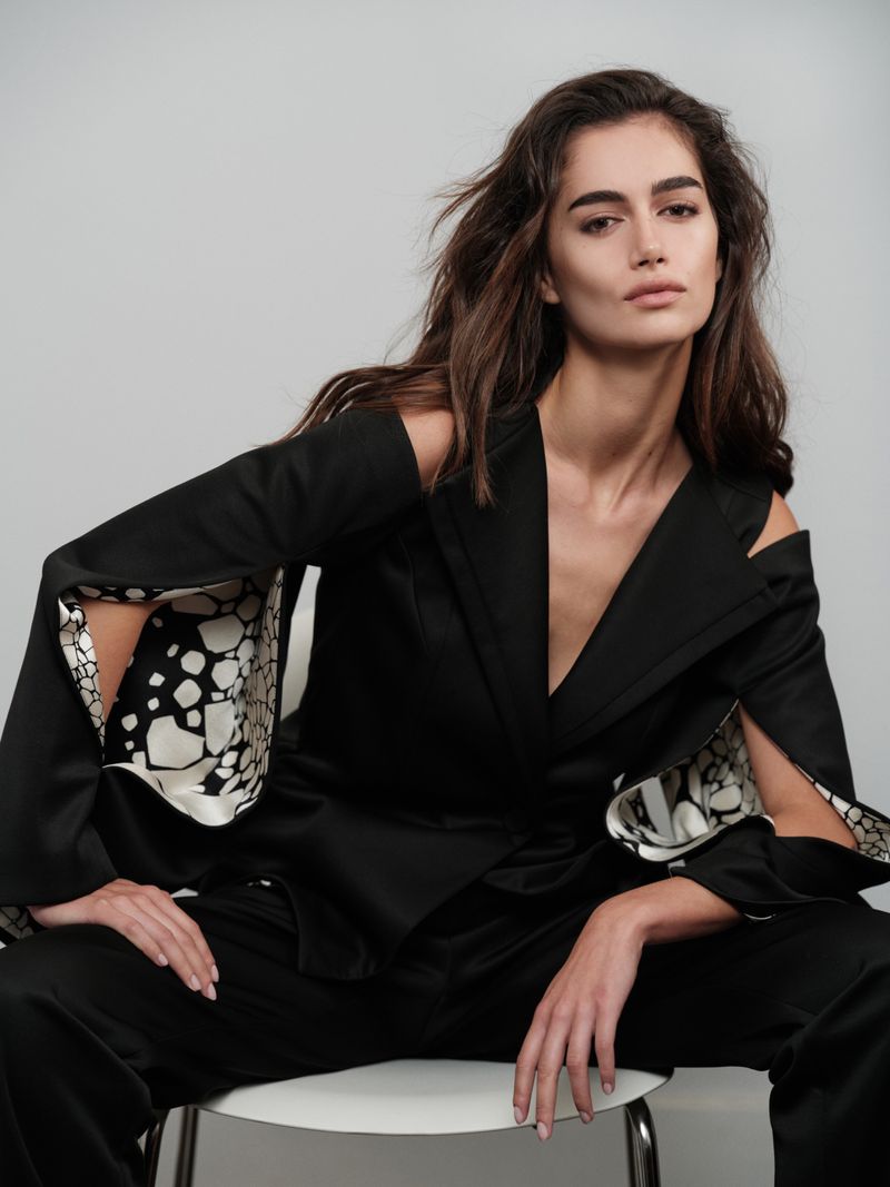 Timeless Glamour: Revisiting the Bold Elegance of the 80s and 90s (L ...
