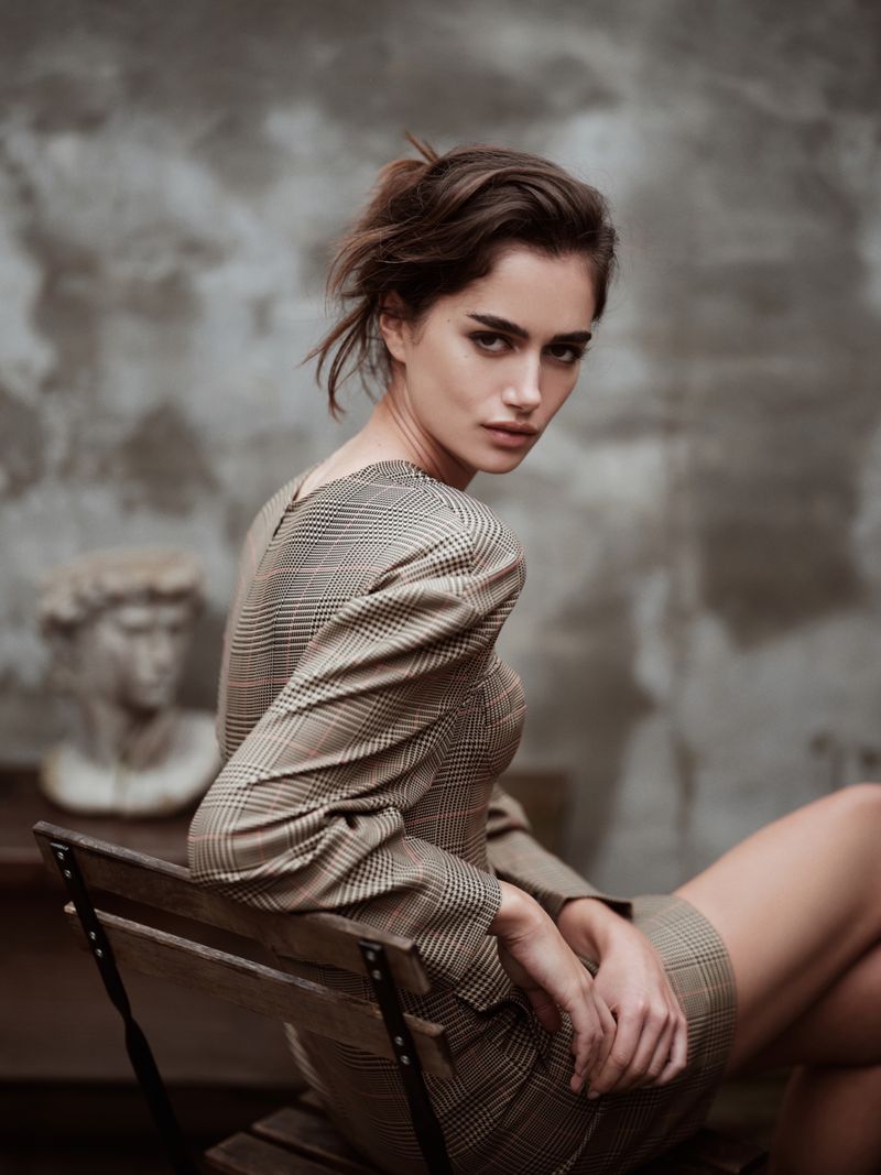 Timeless Glamour: Revisiting the Bold Elegance of the 80s and 90s (L ...