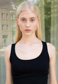 Zoe Piet - Model - detail by client