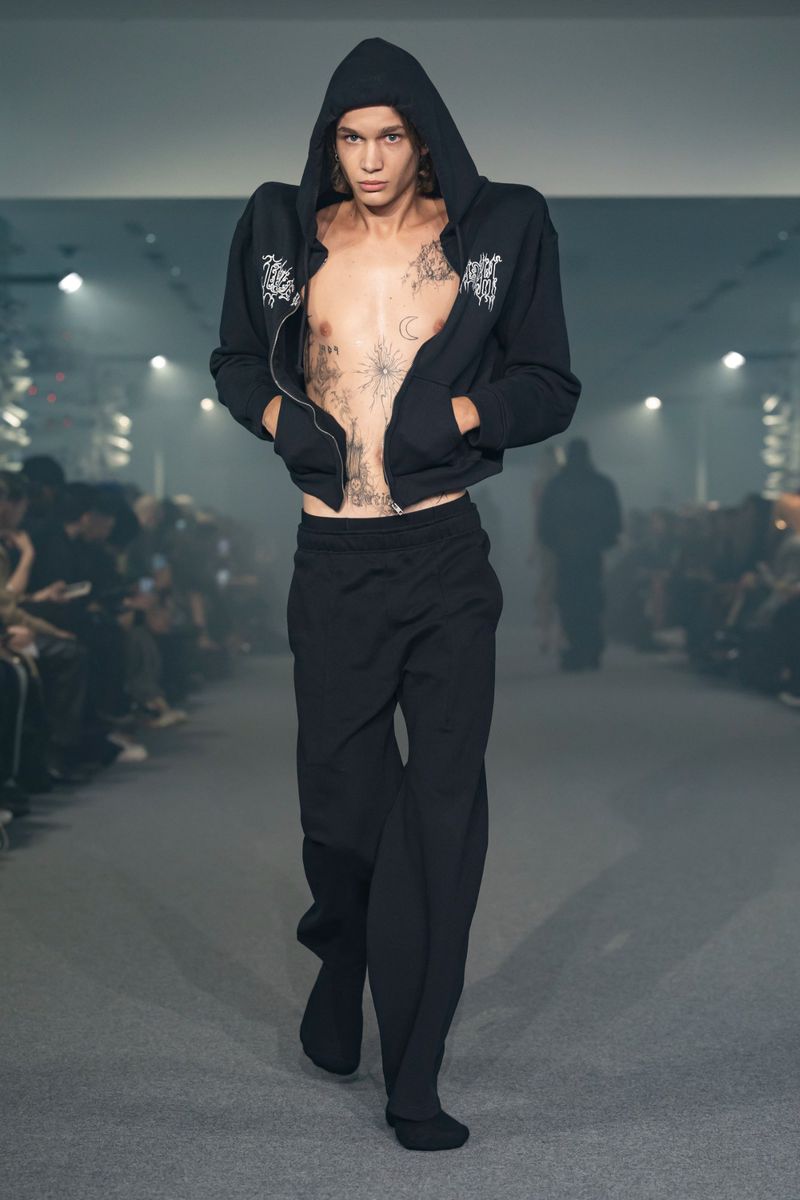Vetements S/S 25 Show (Vetements)