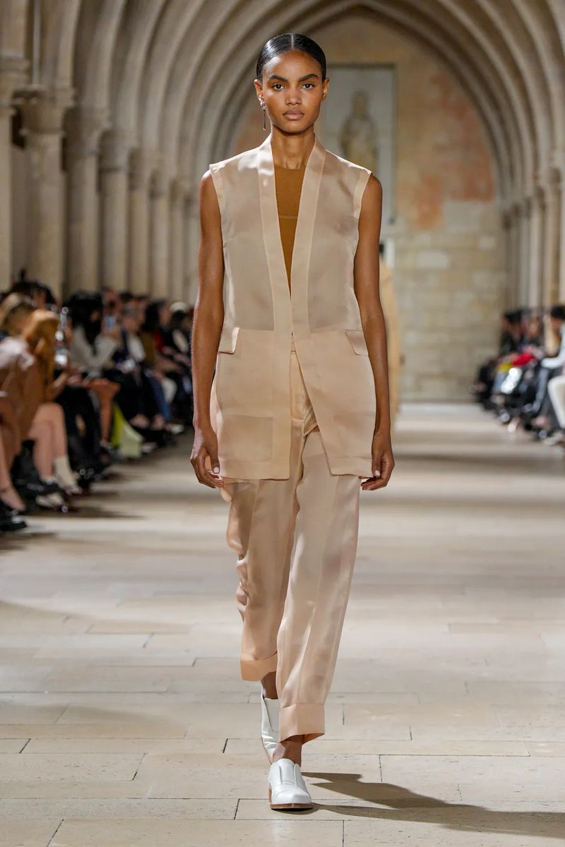Akris S/S 25 Show (Akris)