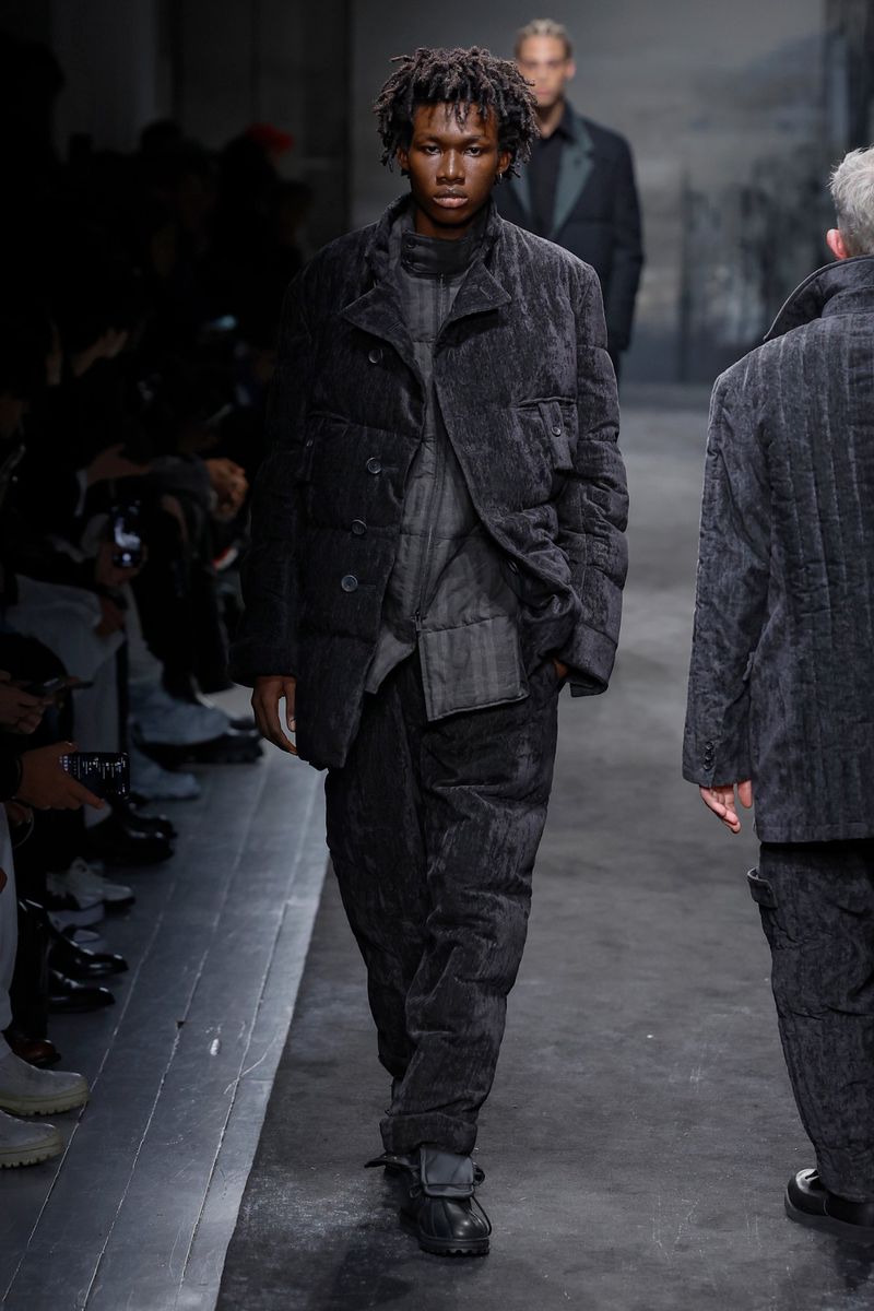 Yohji Yamamoto F/W 25 Men's Show (Yohji Yamamoto)