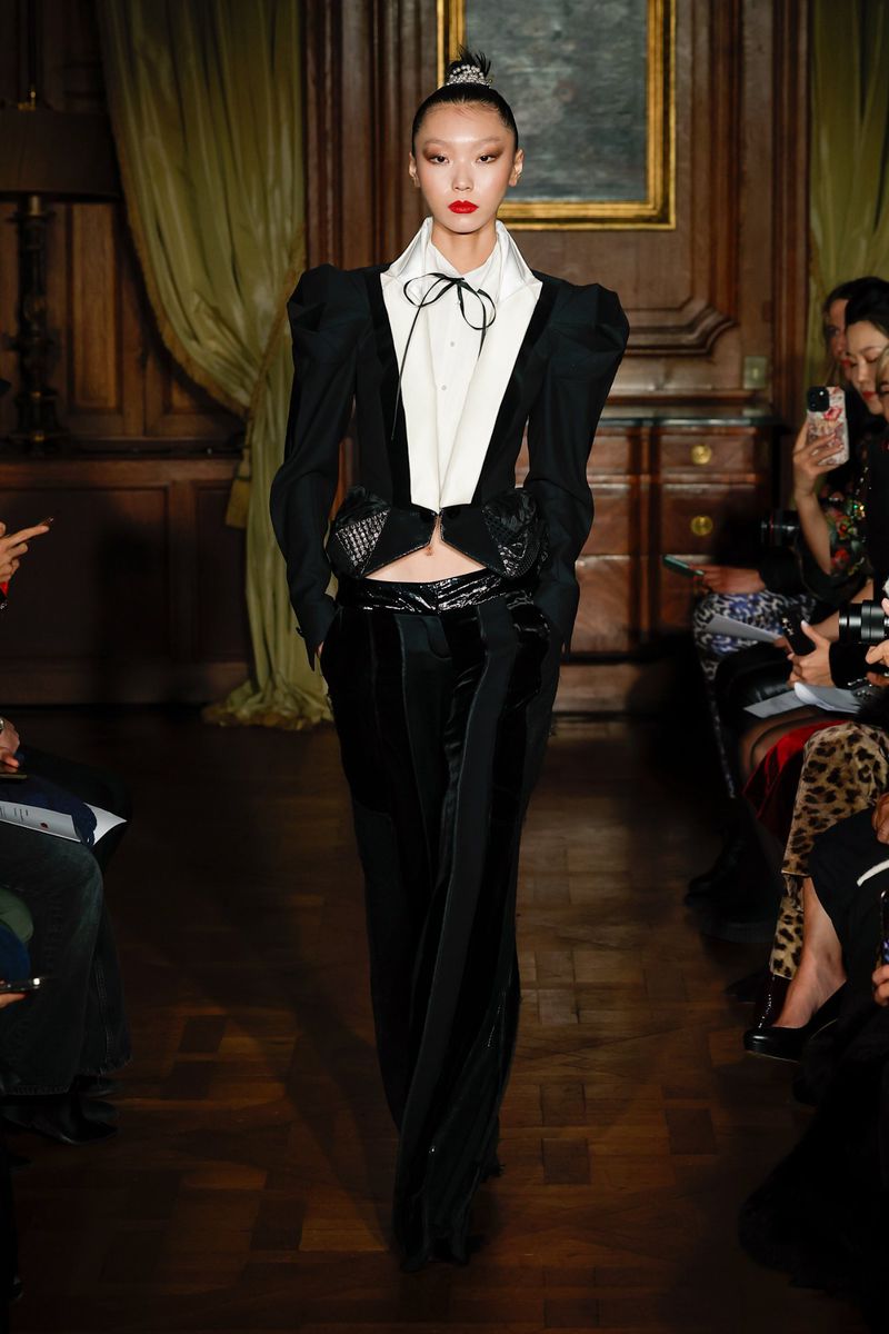 Ronald van der Kempp Haute Couture Spring 2025 Show (Ronald van der Kemp)