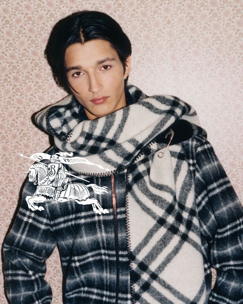 Burberry Winter Wardrobe 2025 Campaign (Burberry)