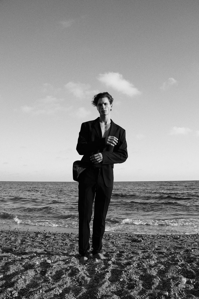 Between the Autumn Waves (Numéro Netherlands)
