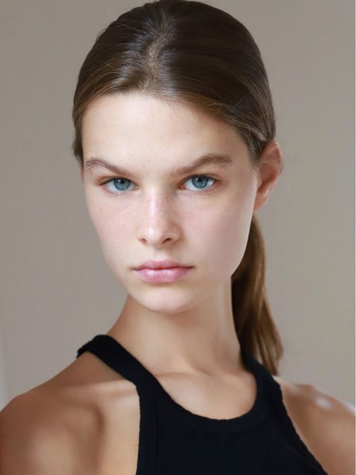 Anne Marjan Zwaan - Model - detail by client