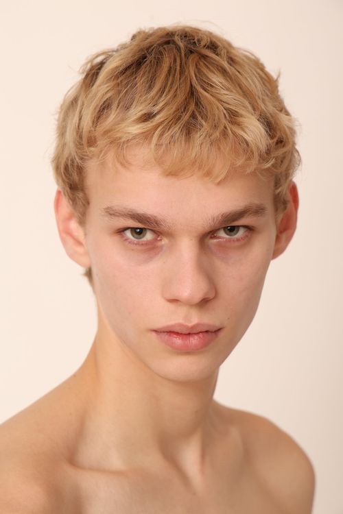 Pieter Maebe - Model - detail by people