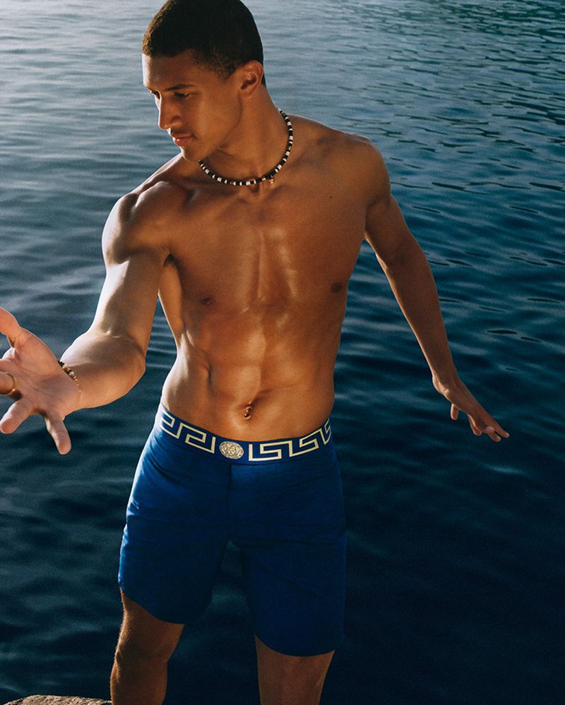 Versace La Vacanza Summer 201 Campaign: BTS (Versace)