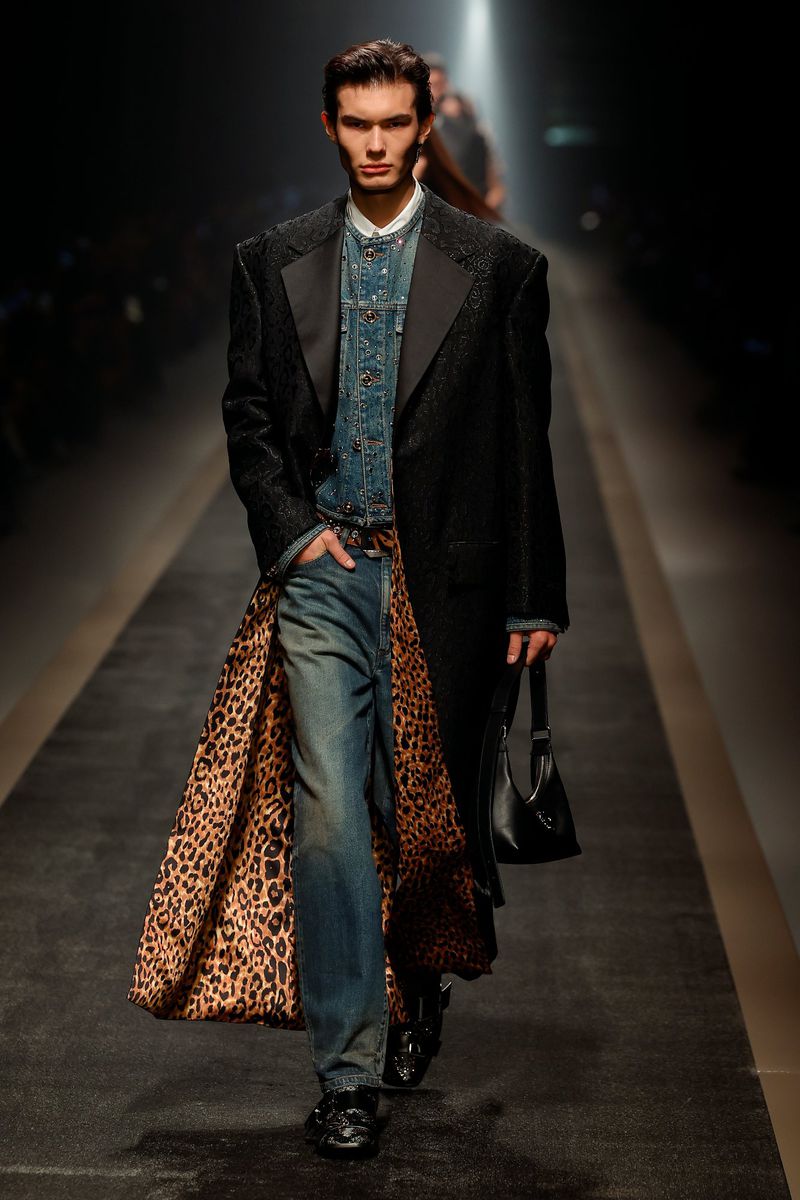 Versace F/W 25 Show (Versace)